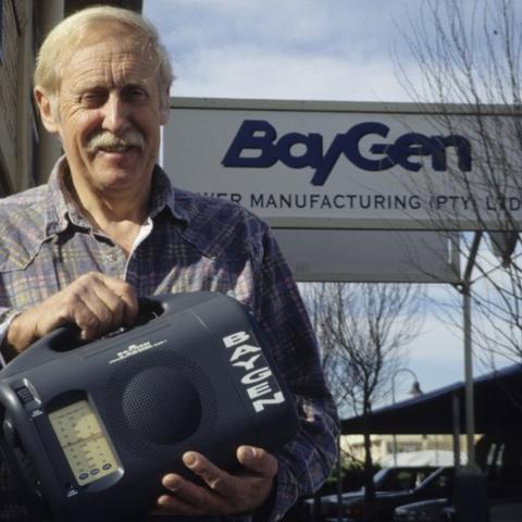 Trevor Baylis: Wind-up radio inventor dies aged 80 - BBC News