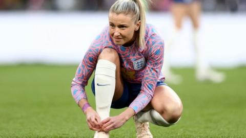 Everton FC: Issy Hobson is WSL's youngest goalscorer at 16 - BBC Newsround