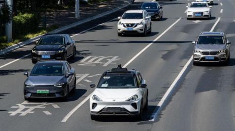 The slow but steady advance of driverless vehicles - BBC News