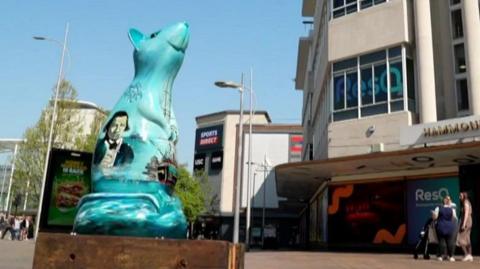 Hull prepares for 50 giant rats in new art trail - BBC News