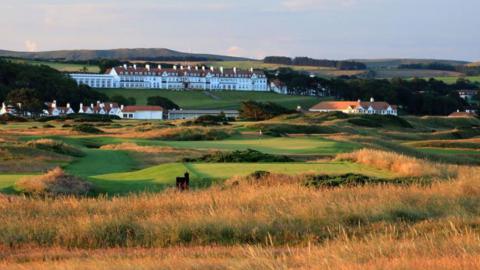 Trump golf course to be UK's most expensive at £1,000 a round - BBC News