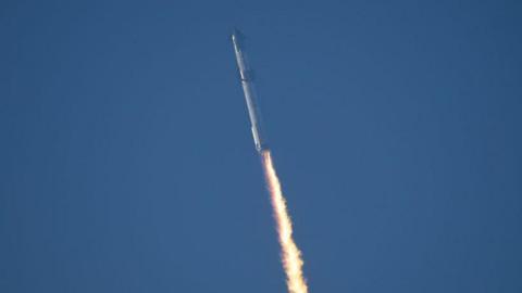 What is Elon Musk's Starship space vehicle? - BBC News