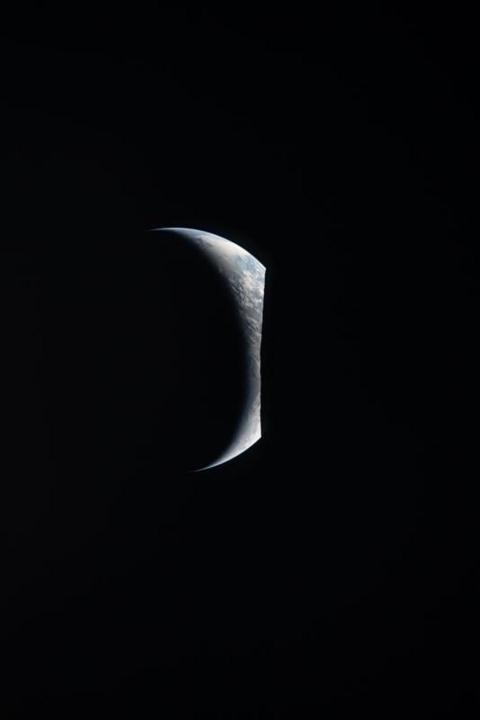 First Artemis photos from Moon fly-by released by Nasa - BBC News