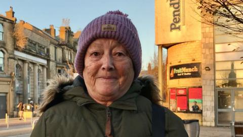 Mixed emotions as Pendle Rise shopping mall closes for demolition - BBC ...
