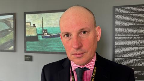 Cornwall Council scraps plans for youth homelessness pods - BBC News