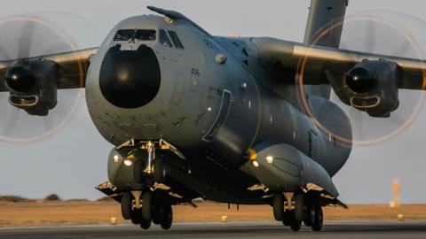 RAF celebrates Atlas A400M aircraft - BBC News