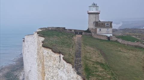 Large crack appears in Beachy Head cliff near Eastbourne - BBC News