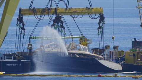 Bayesian: Sunken British superyacht raised from seabed - BBC News
