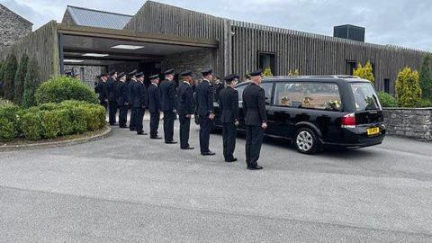 Beccy Barr: Funeral held for BBC presenter turned firefighter - BBC News