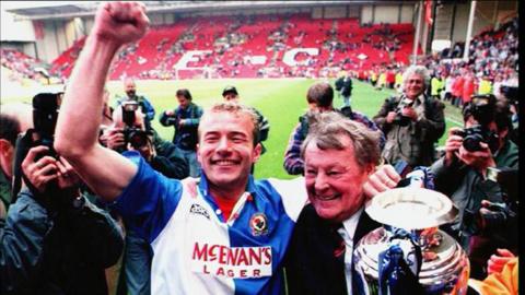 Blackburn Rovers fans and old teammates mark club's 150th year - BBC News