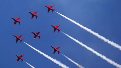 Red Arrows: All about the RAF's famous flying squad - BBC Newsround