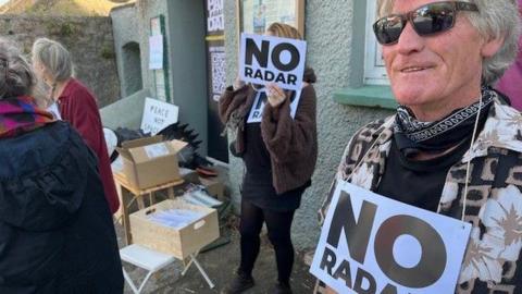 Pembrokeshire: Campaigners protest against space radar project - BBC News