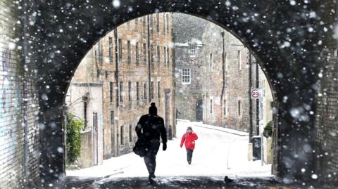 UK snow: Five things you might not know about snow - BBC Weather