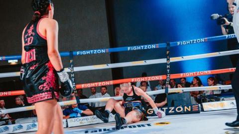 Charan Kaur Dhesi: Meet Britain's first Sikh female pro boxer - BBC Sport