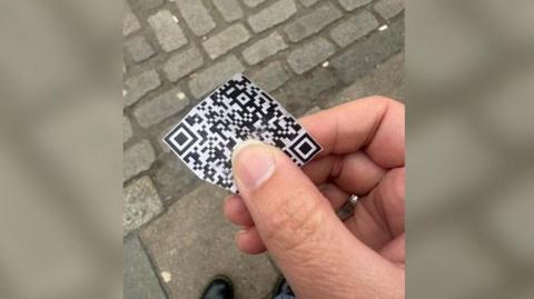 Organised crime gangs behind rise in QR 'quishing' scams - BBC News