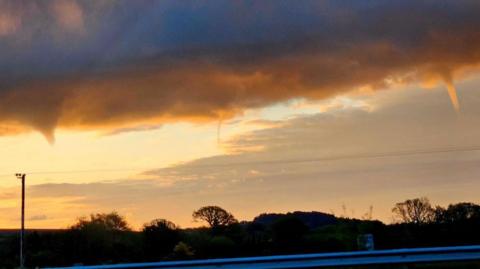 Funnel clouds: Five captured on camera over Wicklow Harbour - BBC News