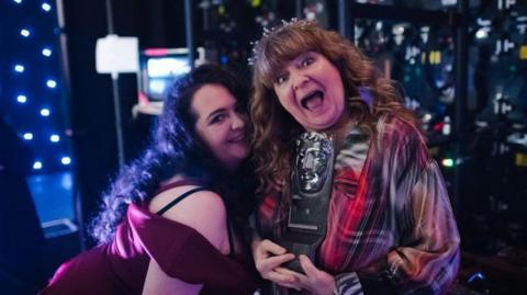 Scottish comedian Janey Godley dies aged 63 - BBC News