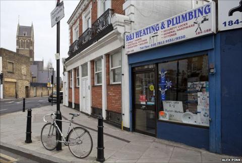 Then and now: Hackney revisited - BBC News