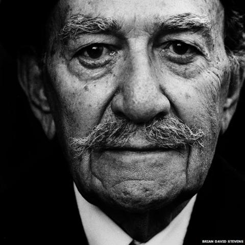 Photographer Brian David Stevens' portraits of war veterans - BBC News