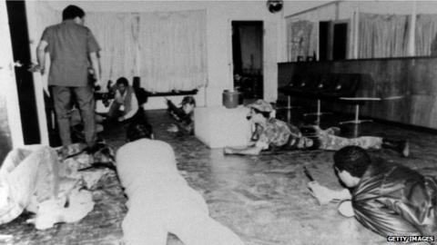 Iconic Venezuelan president Hugo Chavez dies - BBC News