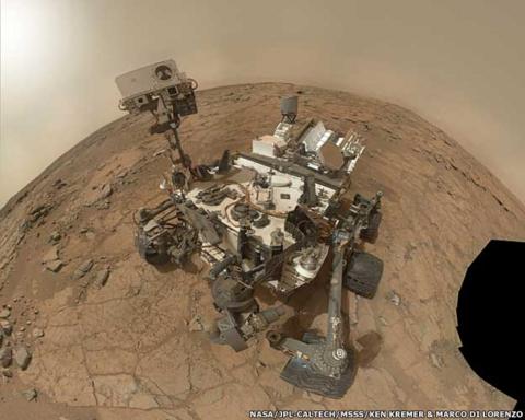 Curiosity Mars rover spins its rock drill - BBC News