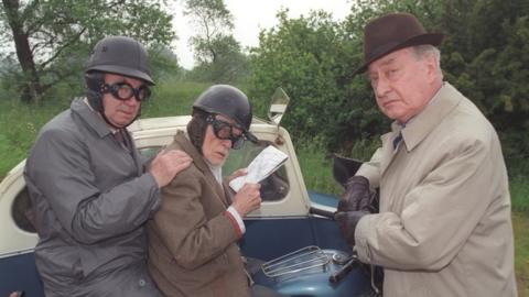 In Pictures: The career of Frank Thornton - BBC News