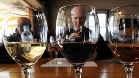 The science of alcohol: How booze affects your body - BBC News