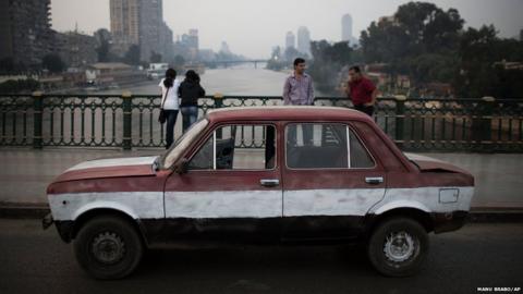 Day in pictures: 17 October 2013 - BBC News