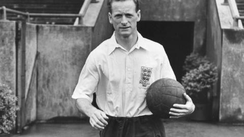 Sir Tom Finney: Tributes to former England and Preston winger - BBC Sport