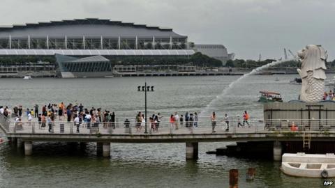 How do Singapore's poor families get by? - BBC News