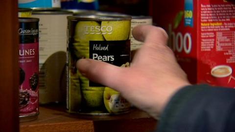 A 'third of UK adults struggle' to afford healthy food - BBC News