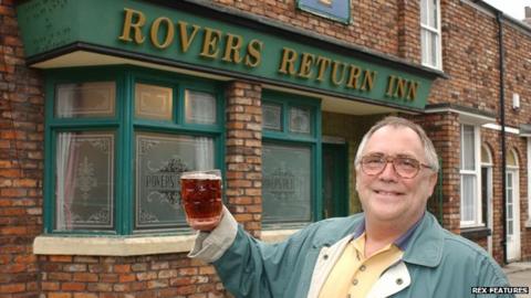 The return of the dimpled pint glass - BBC News