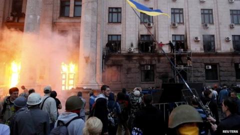 Ukraine crisis: Dozens killed in Odessa fire amid clashes - BBC News