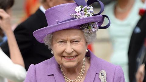 Netflix plans original UK drama about the Queen - BBC News
