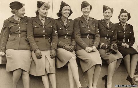 The women reporters determined to cover World War Two - BBC News