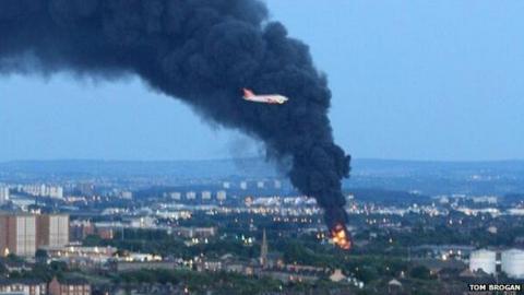 Renfrew tyre fire: Massive blaze 'started deliberately' - BBC News