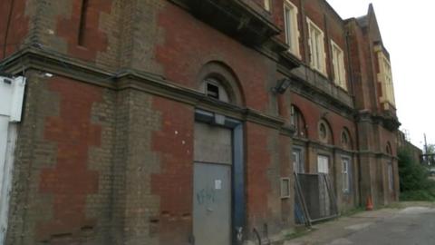 Scott Rogers murder: TV host's daughter 'pulled plug' on his 'killer ...