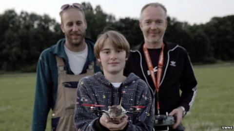 Dutch boy turns his dead rat into flying rodent - BBC News