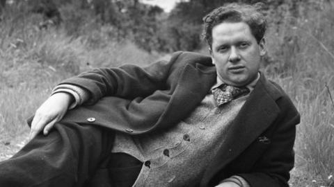 Gillian Clarke: Dylan Thomas play changed my life - BBC News