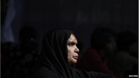 Why are Bhopal survivors still fighting for compensation? - BBC News