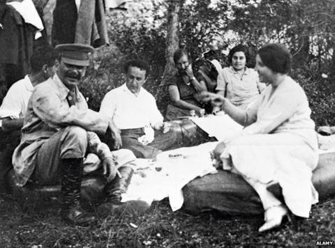What do dictators like to eat? - BBC News