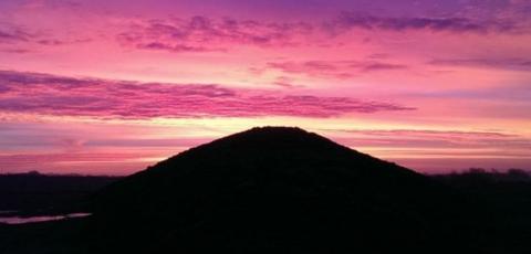 Solstice celebrated at 'new' long barrow in Wiltshire - BBC News