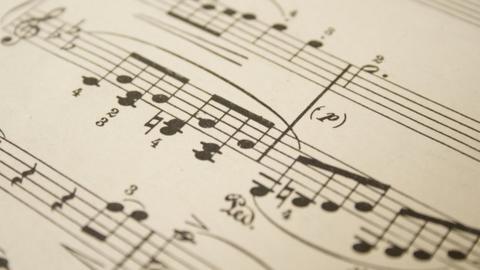 The (surprising) things you're allowed in your prison cell - BBC News