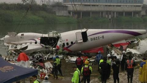 TransAsia pilots fail safety tests after fatal crash - BBC News