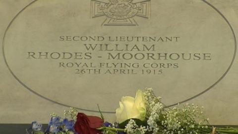World War One Ypres Victoria Cross airman honoured - BBC News