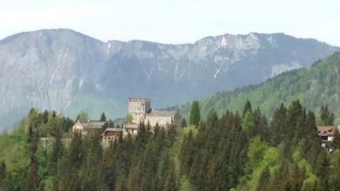 The Austrian castle where Nazis lost to German-US force - BBC News