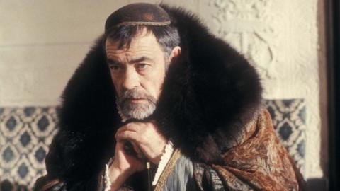 Actor Richard Johnson dies, aged 87 - BBC News