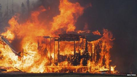 Alaska wildfires: 'Explosive' flames force evacuations - BBC News