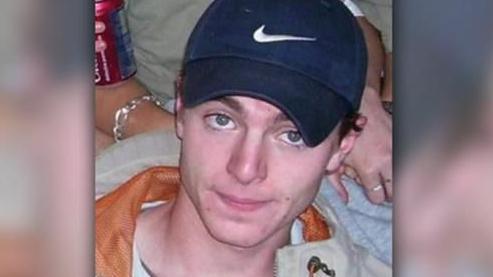 Luke Durbin's mum 'still can't mourn' 20 years after he vanished - BBC News