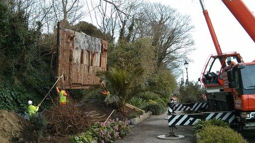 Hayle quay closed after harbour wall collapses - BBC News